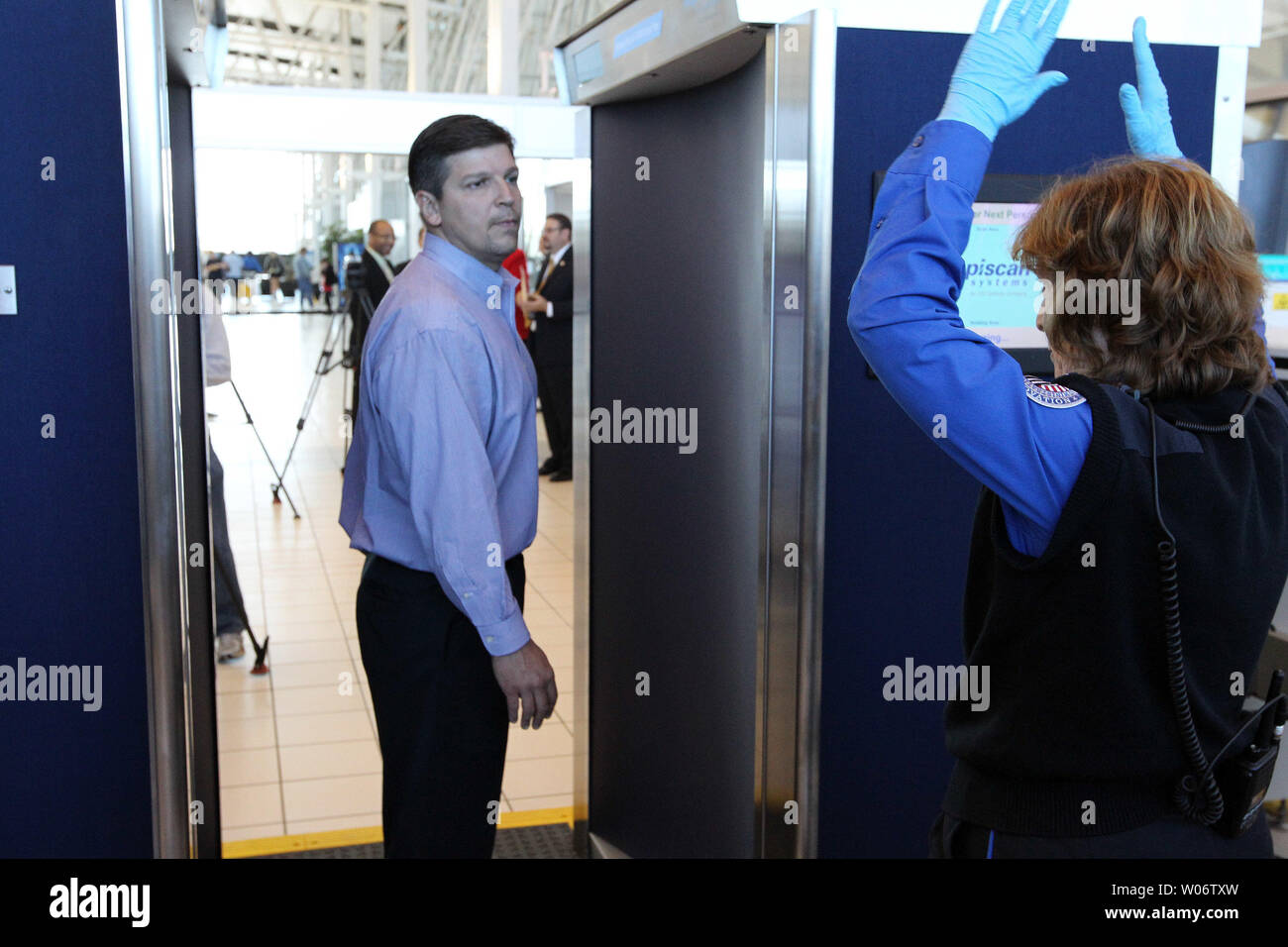 Backscatter body scanner hi-res stock photography and images - Alamy