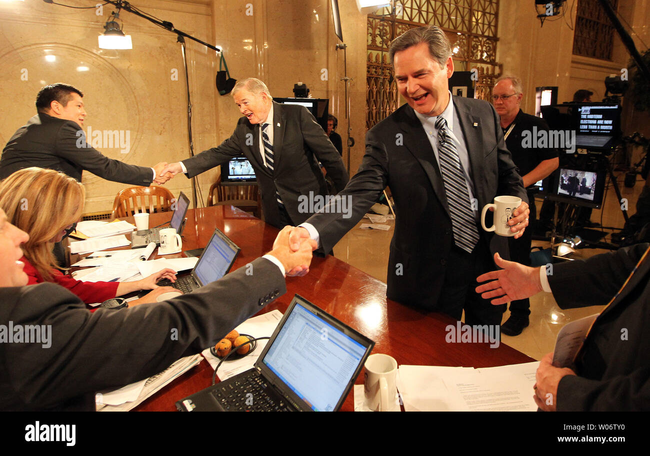 Sen. Christopher "Kit" Bond (R-Mo.) (standing left) and James D. Weddle ...