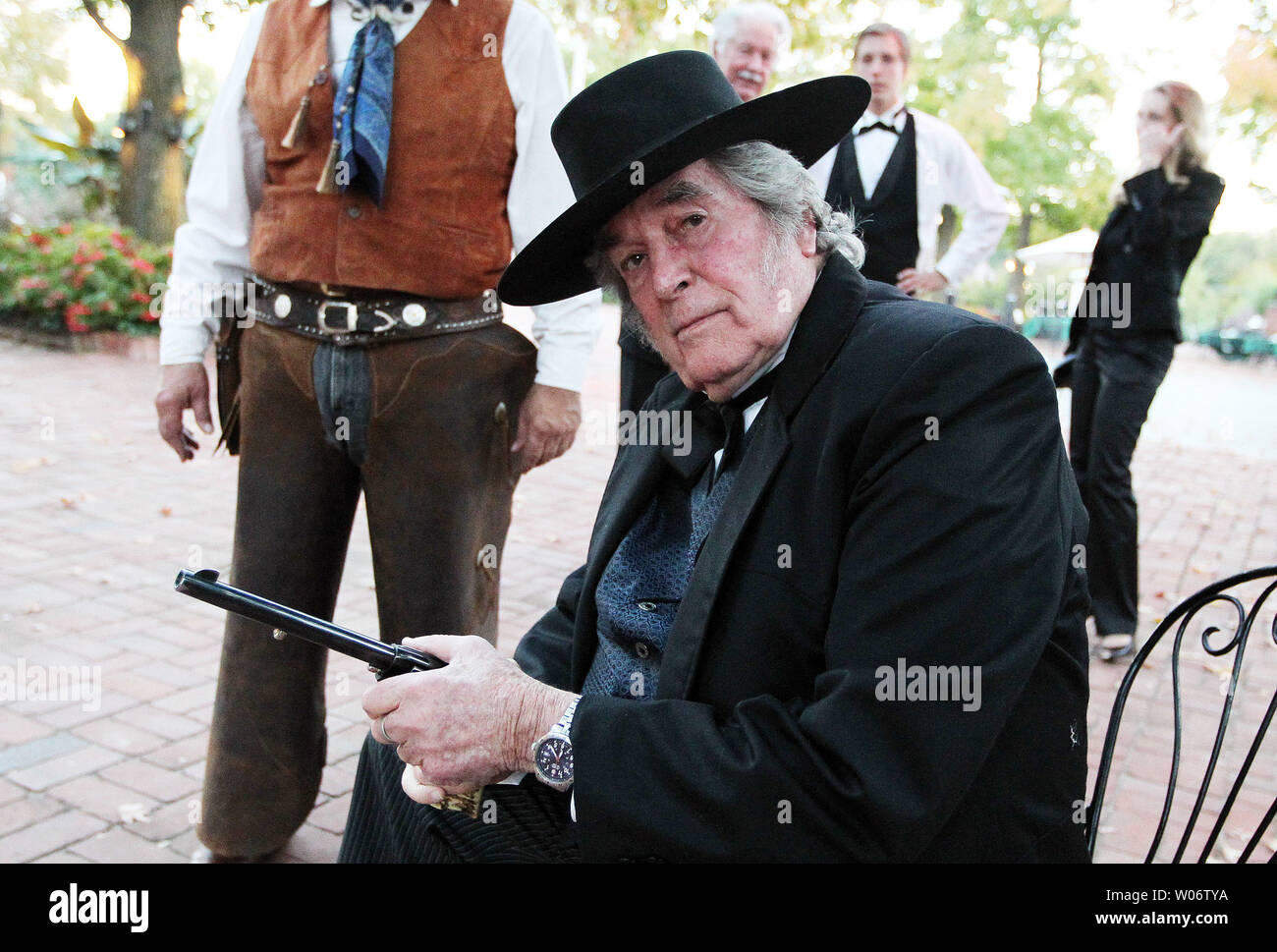 Actor Hugh O'Brian, best known for his role as the tv gun slinger Wyatt ...