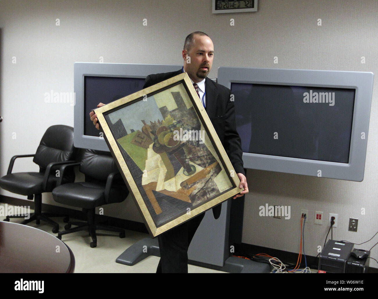 FBI Special Agent Tim Carpenter from the Miami office carries a ...