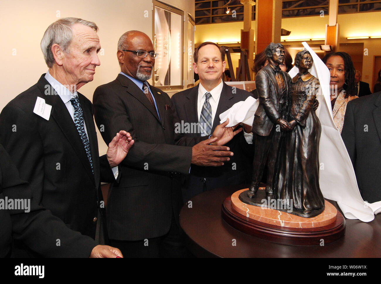 Sculptor Harry Weber (L) St. Louis County Executive Charlie Dooley, St ...