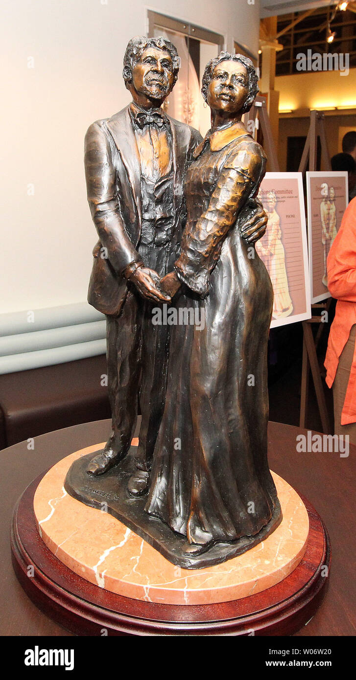 Dred scott statue hi-res stock photography and images - Alamy
