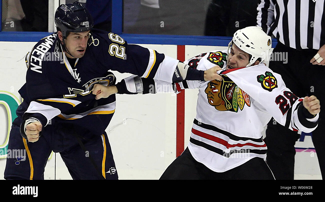 St. Louis Blues BJ Crombeen(26) and Chicago Blackhawks Jake Dowell(28 ...