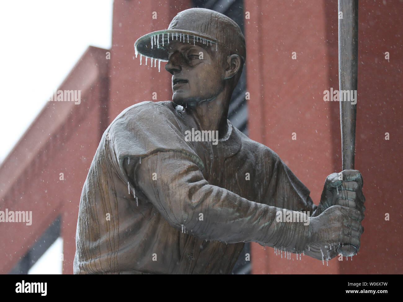 Stan musial statue busch stadium hi-res stock photography and images ...
