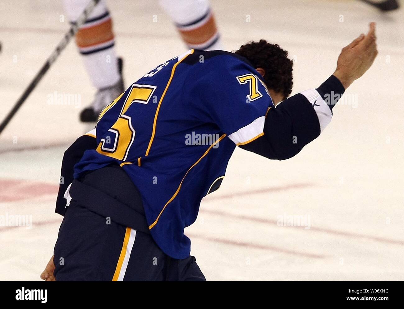 St. Louis Blues Ryan Reaves(75) plays to the crowd and his first period ...