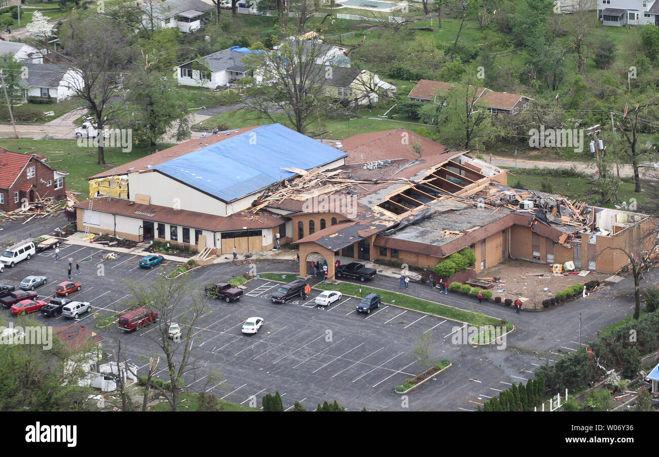 St louis tornado 2011 hi-res stock photography and images - Alamy