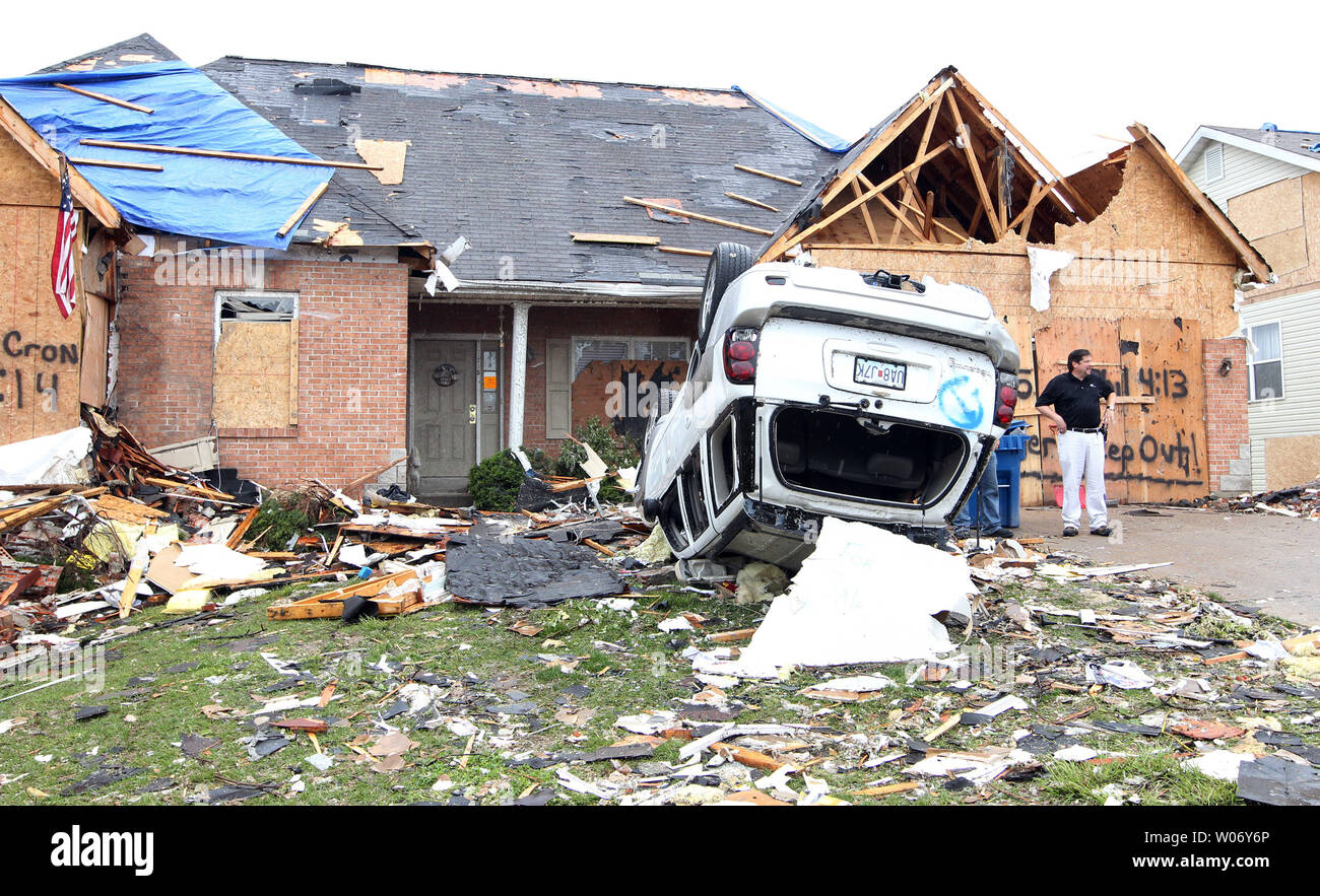St louis tornado 2011 hi-res stock photography and images - Alamy