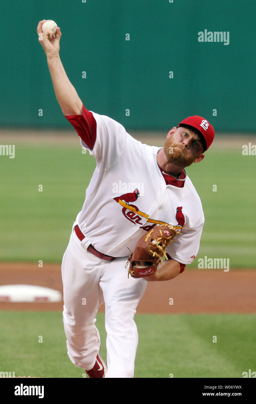 St. Louis Cardinals starting pitcher Kyle McClellan delivers a pitch to ...