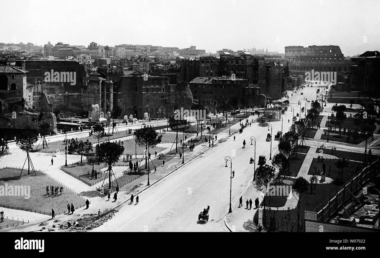 Via dei fori imperiali rome Black and White Stock Photos & Images - Alamy