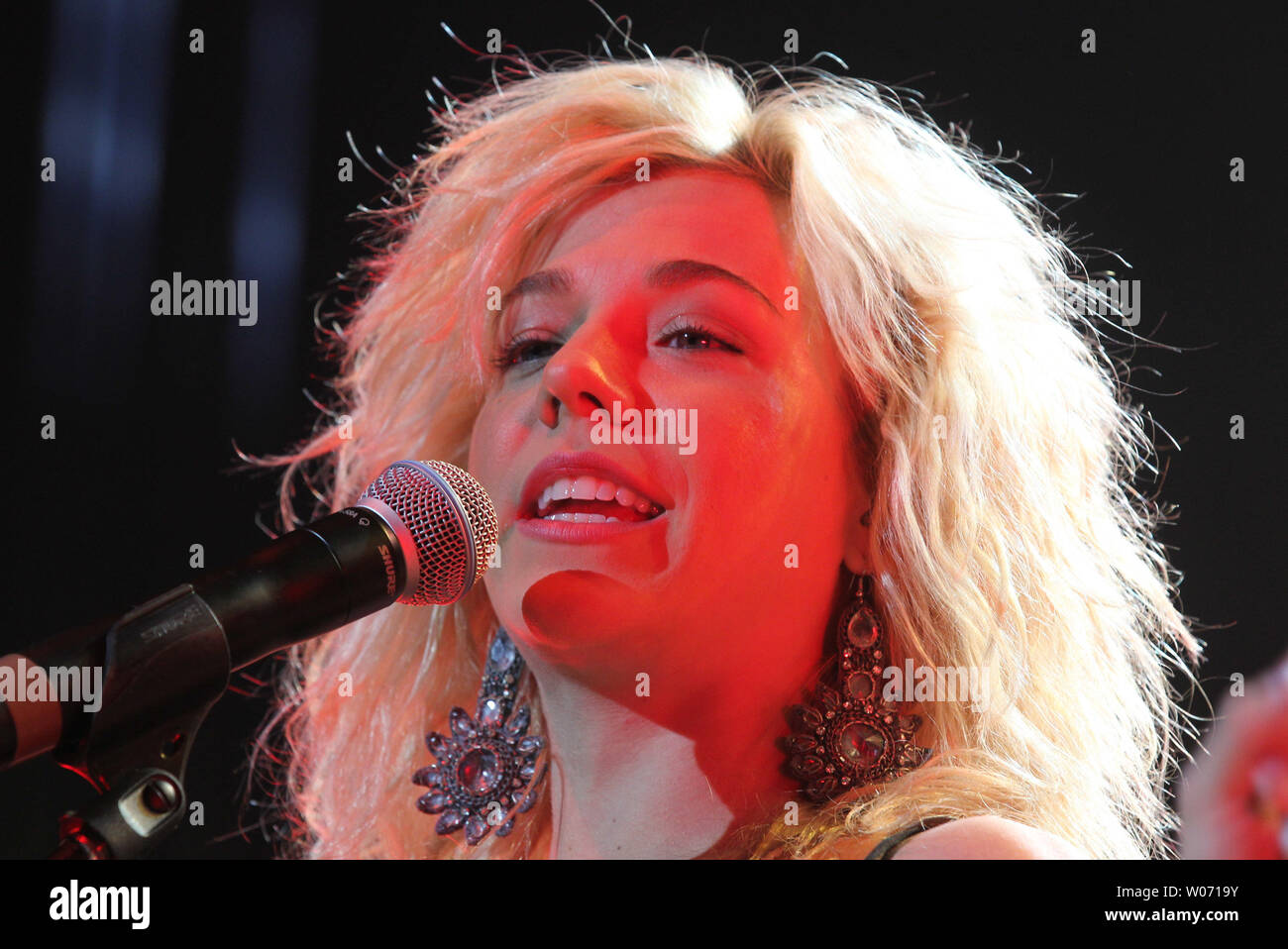 Singer kimberly perry band perry hi-res stock photography and images ...