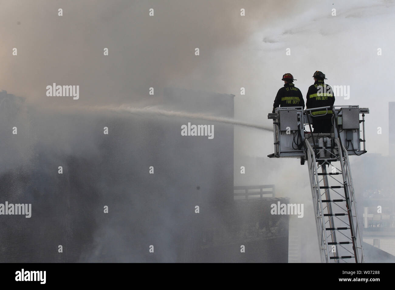 St louis firefighters spray hi-res stock photography and images - Alamy