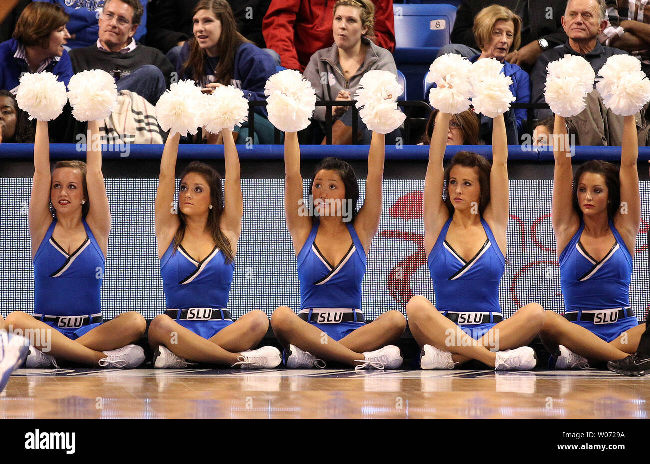 St louis billikens cheerleaders hi-res stock photography and images - Alamy