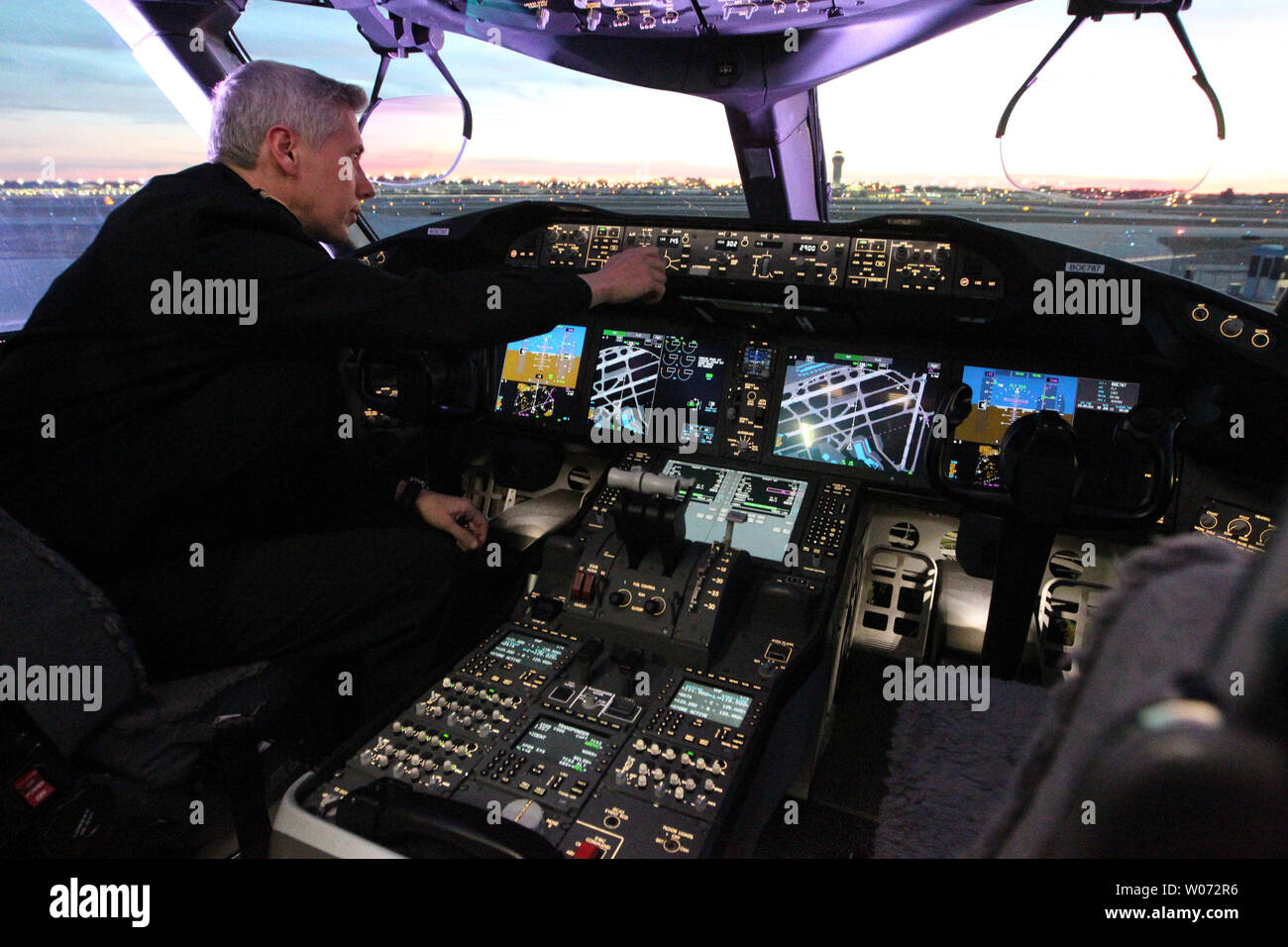 Flight deck design hi-res stock photography and images - Alamy