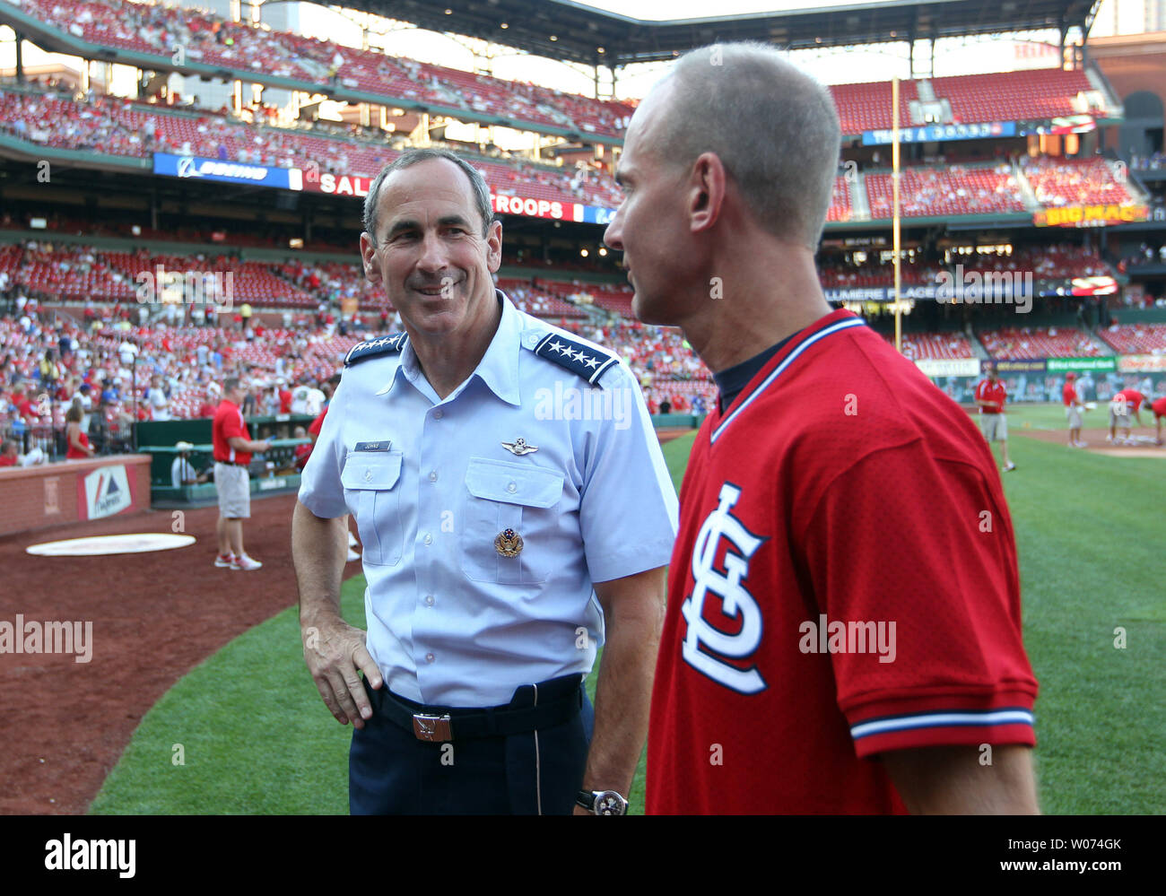 General Raymond Johns from Scott Air Force Base, Illinois (L) talks ...