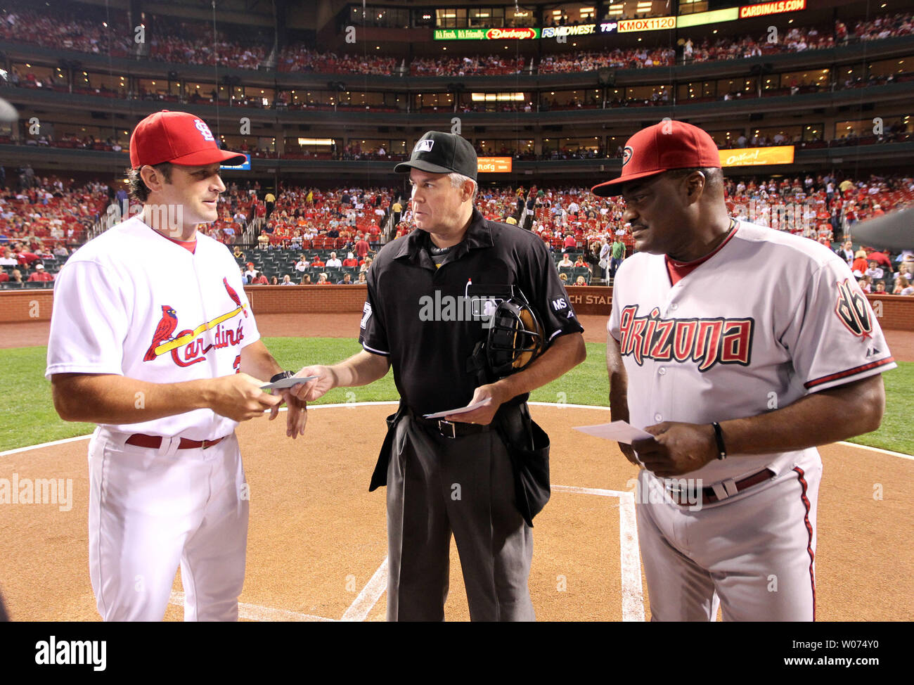 Home plate umpire Gary Darling exchanges lineup cards with St. Louis ...