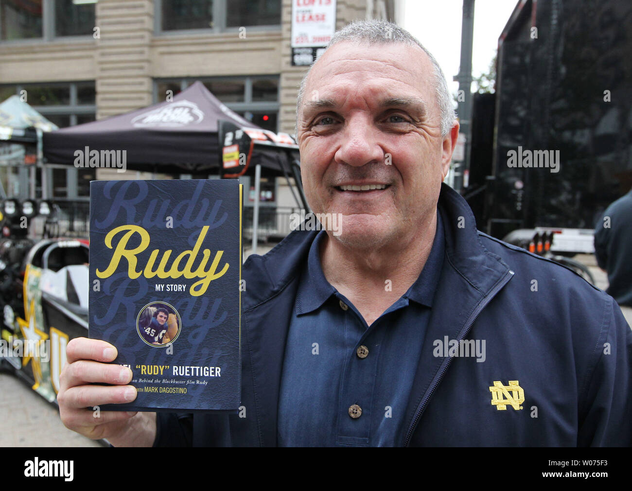 The story of o 1975 hi-res stock photography and images - Alamy