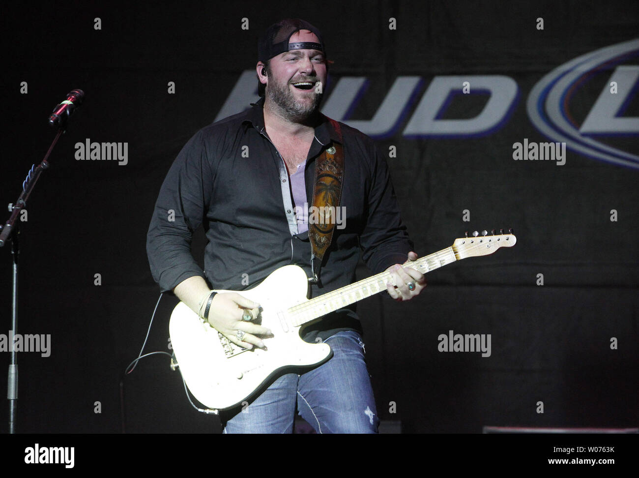 Lee brice hi-res stock photography and images - Alamy