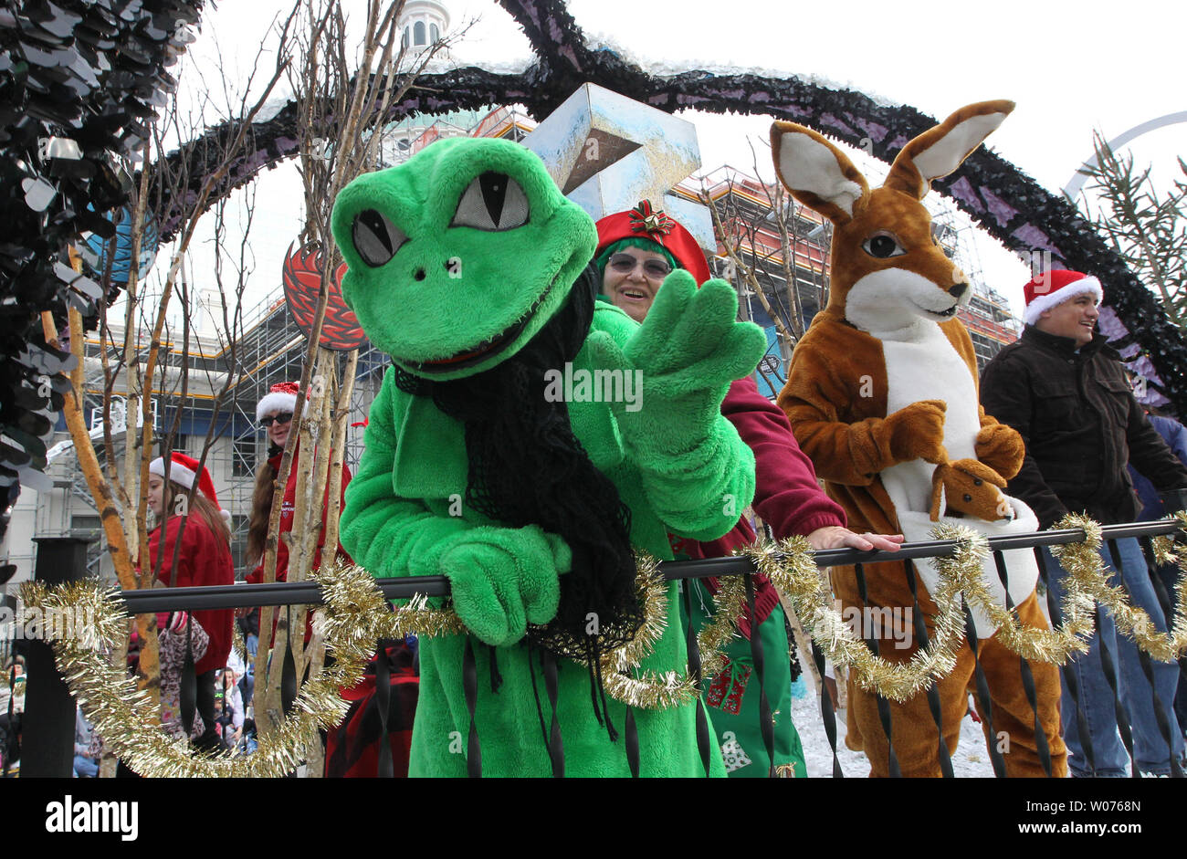 Mascots on the Saint Louis Zoo float wave to the crowd during the ...
