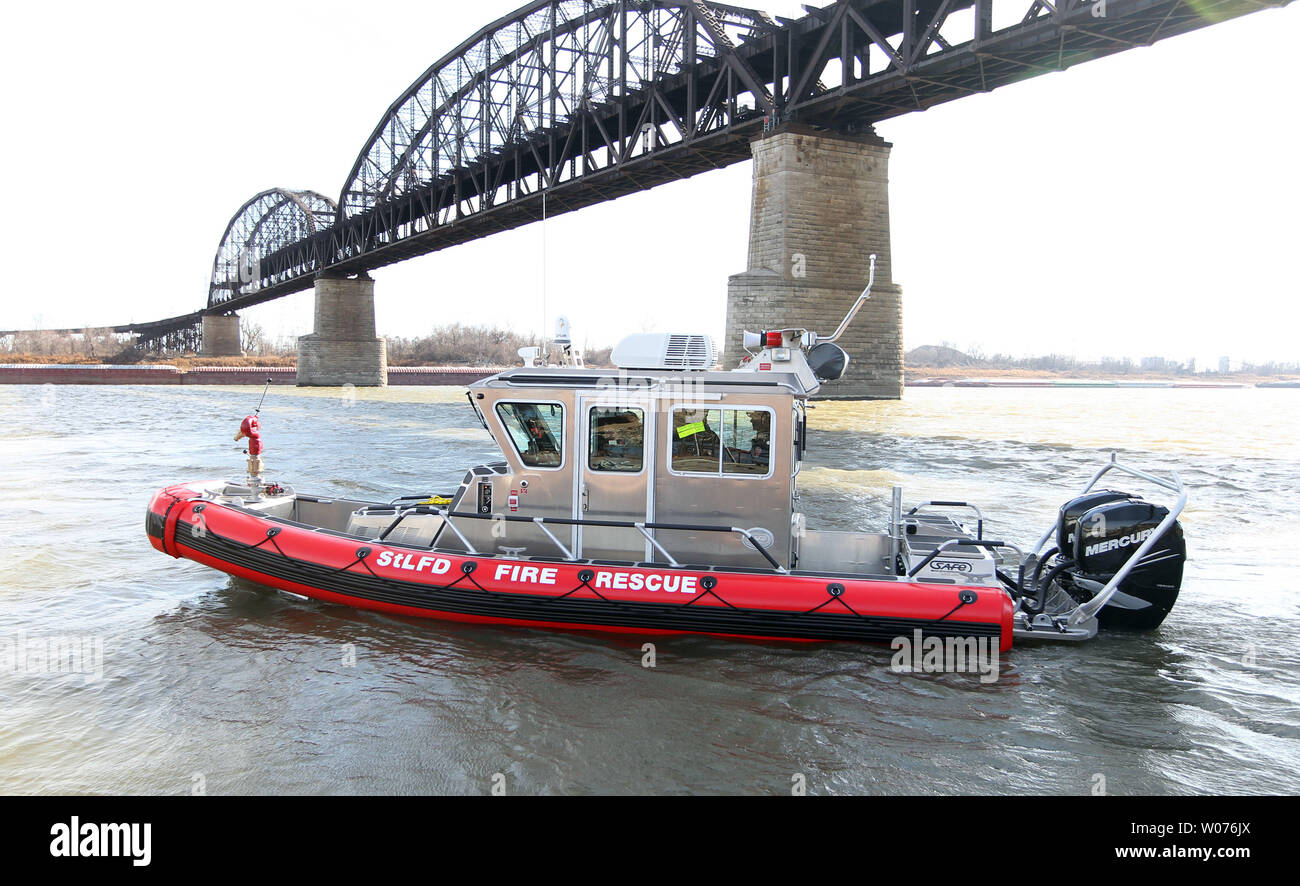 St. Louis firefighters put their new fireboat through its paces on the ...