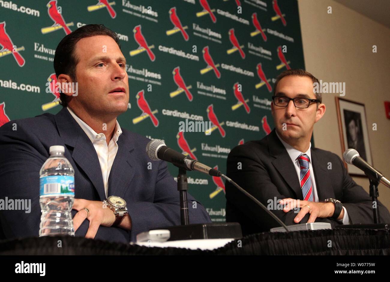 Shoulder rotation hi-res stock photography and images - Alamy