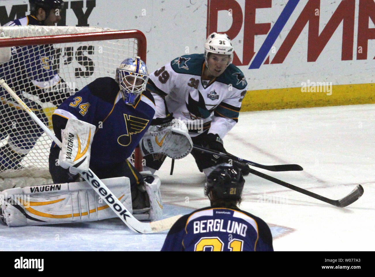 St.Louis Blues goalie Jake Allen(34) looks around San Jose Sharks Logan ...