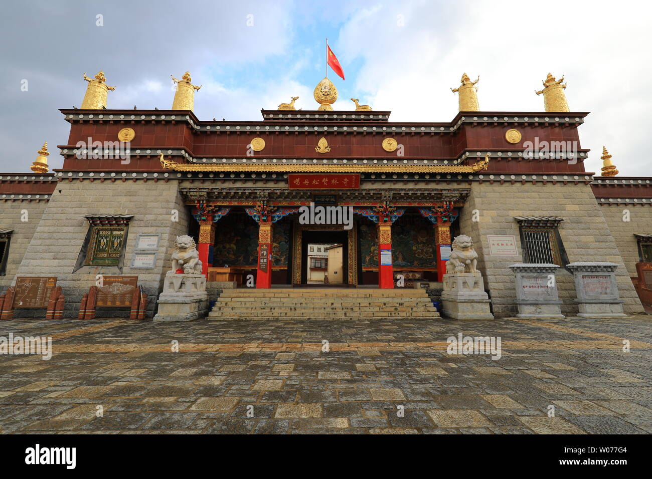 shangri-la of shangri-la Stock Photo - Alamy