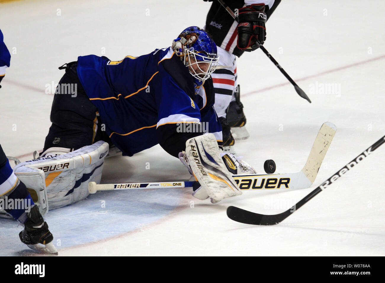 Reachesout hi-res stock photography and images - Alamy