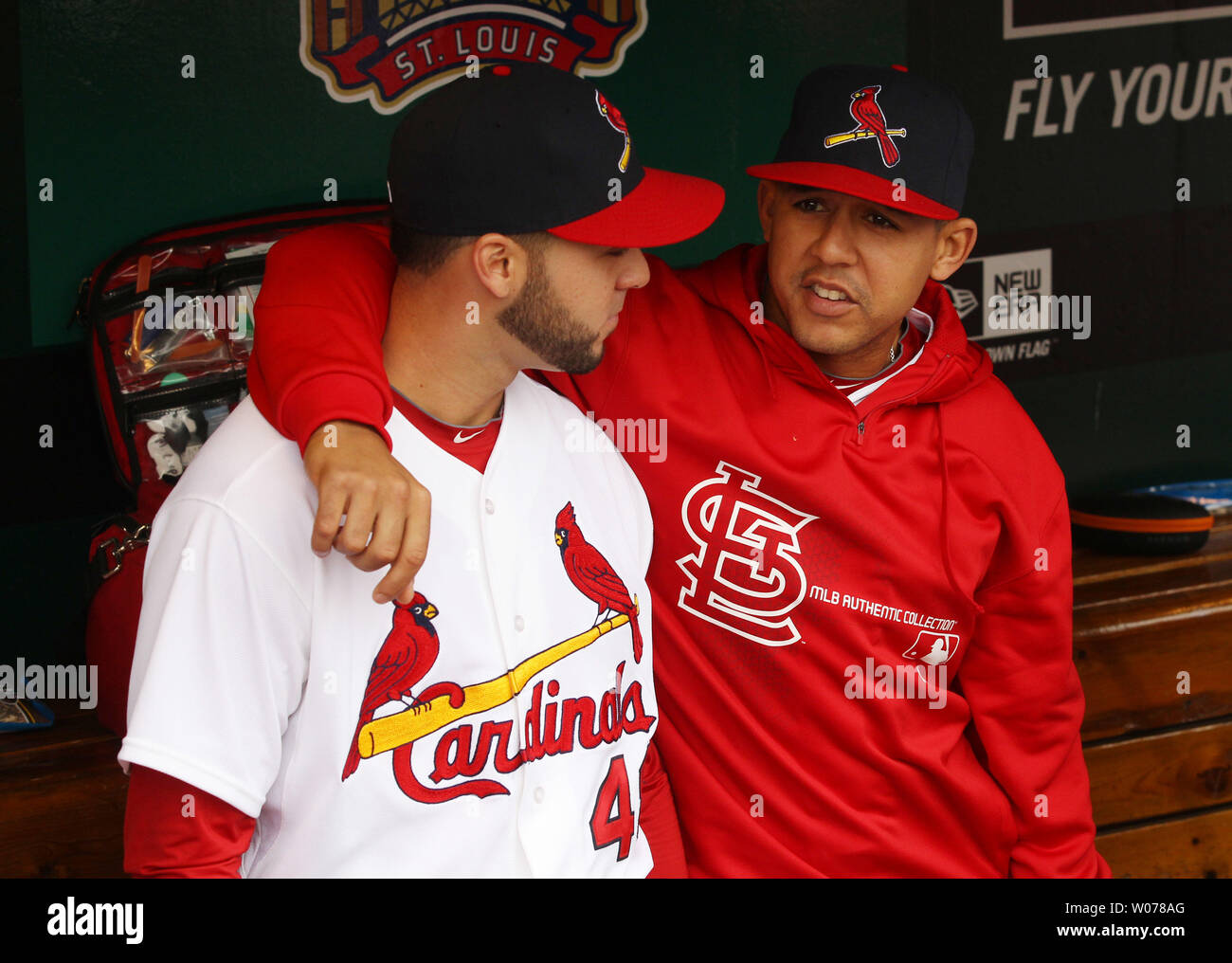 St. Louis Cardinals Jon Jay (R) talks with teammate Tony Cruz before a ...