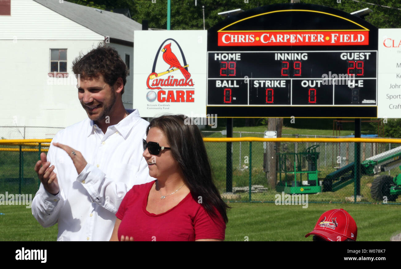 St. Louis Cardinals pitcher Chris Carpenter and his wife Alyson clap ...
