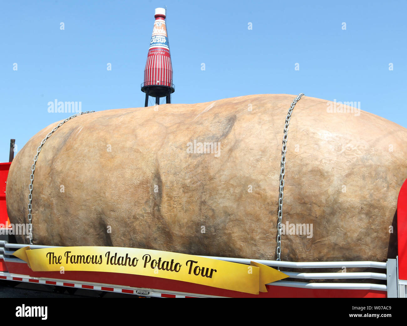 Worlds largest potato on wheels hi-res stock photography and images - Alamy