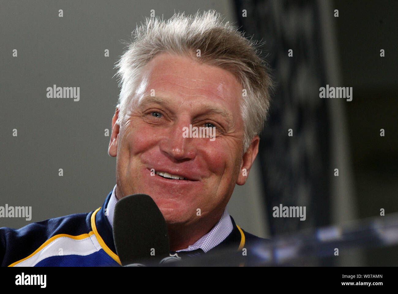 Brett hull hi-res stock photography and images - Alamy