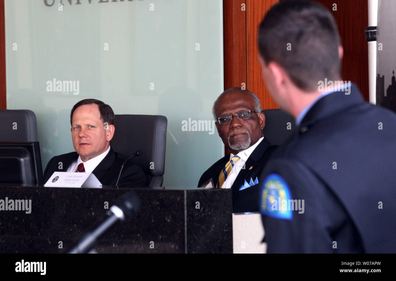 Detective police meeting hi-res stock photography and images - Alamy