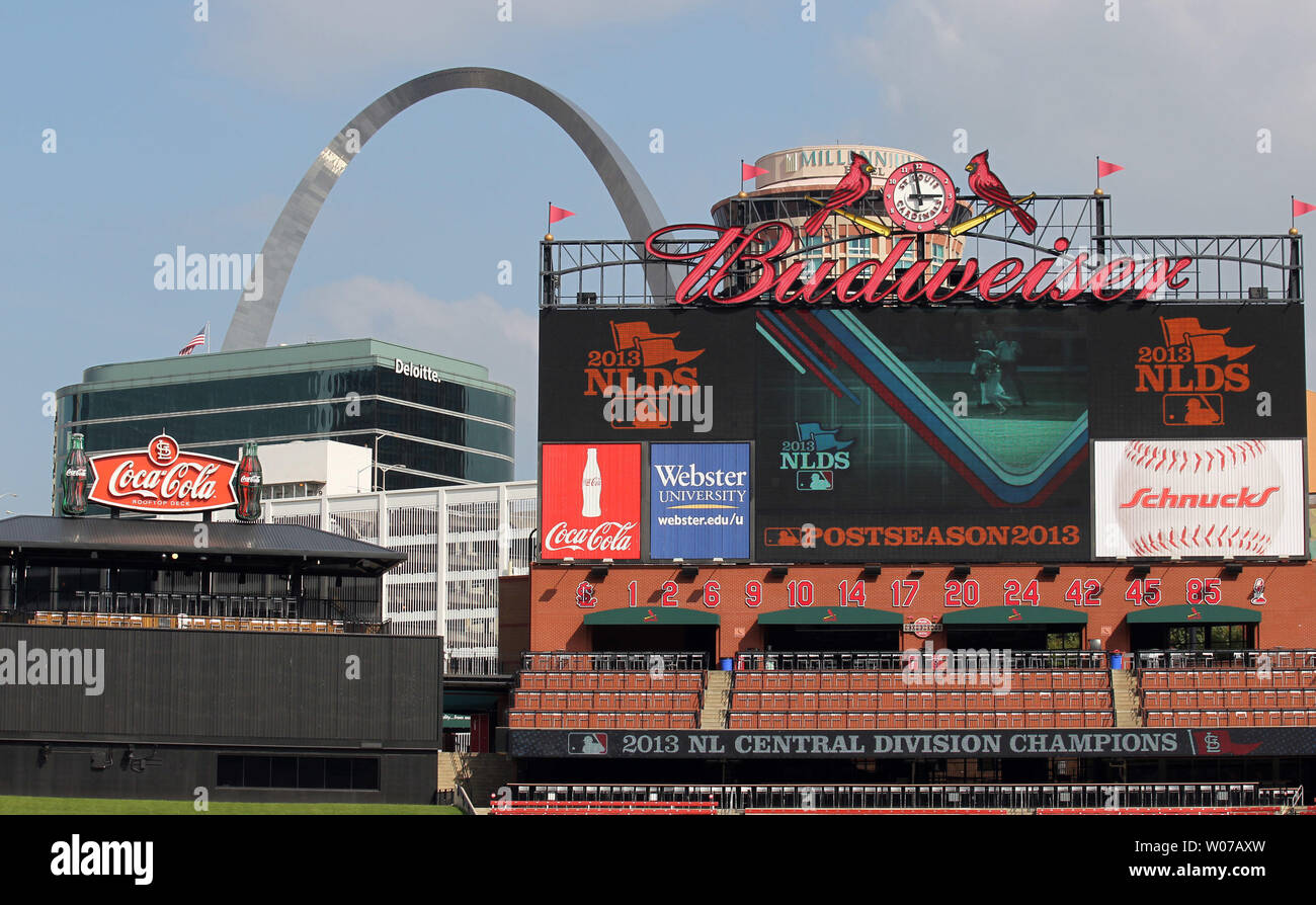 Gateway arch cardinals hi-res stock photography and images - Alamy