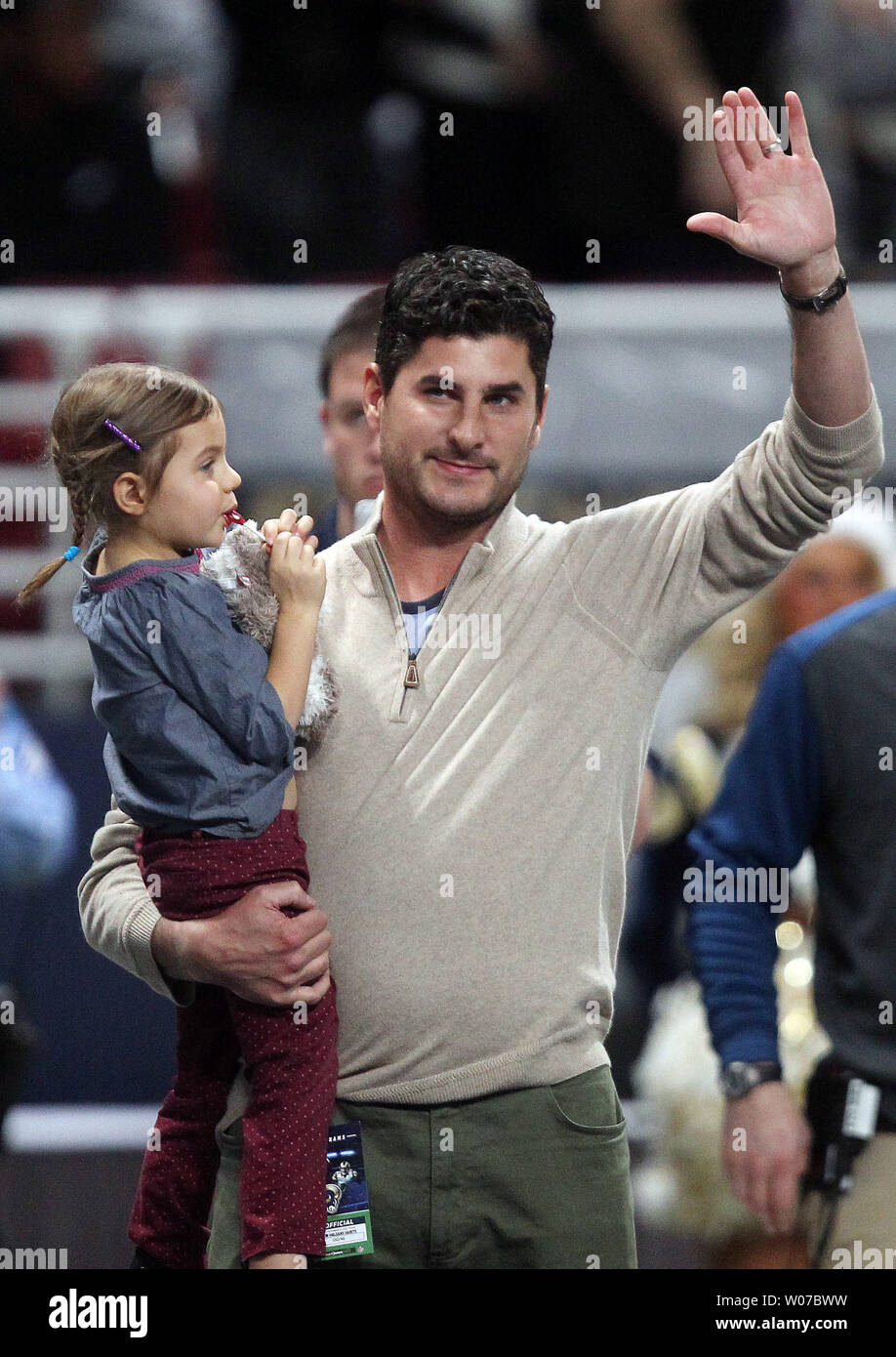 Former St. Louis Rams quarterback Marc Bulger waves to the crowd ...