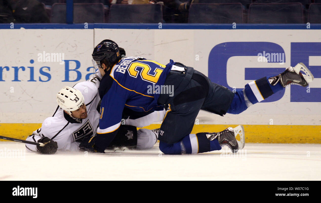 St. Louis Blues Patrik Berglund of Sweden levels Los Angeles Kings ...