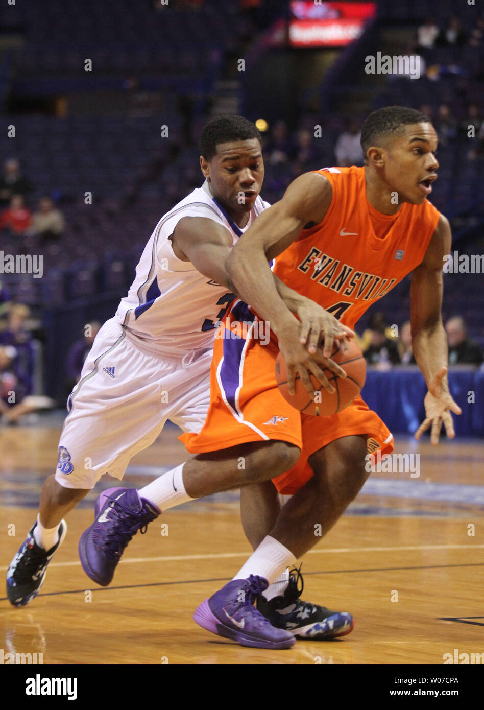 Drake Bulldogs Richard Carter (L) gets a hand on the basketball being ...