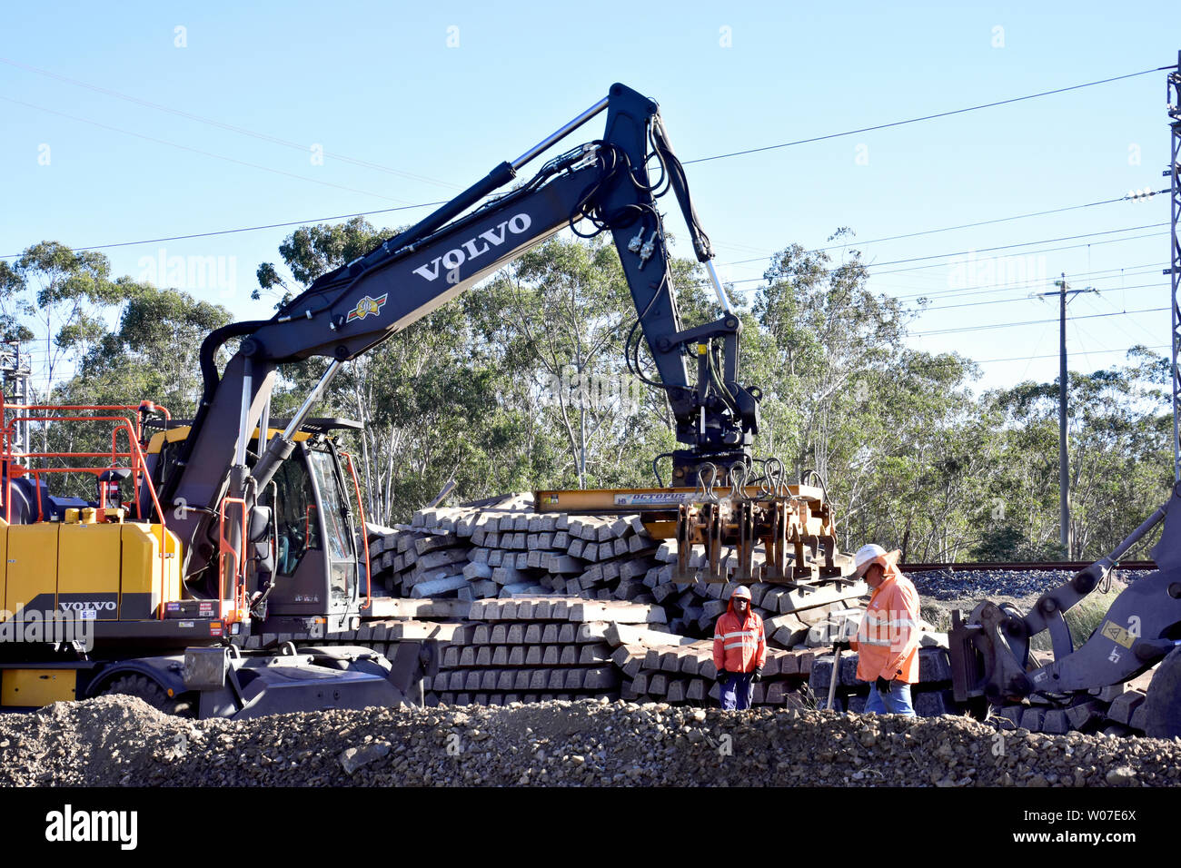 Men stacking railway sleepers hi-res stock photography and images - Alamy