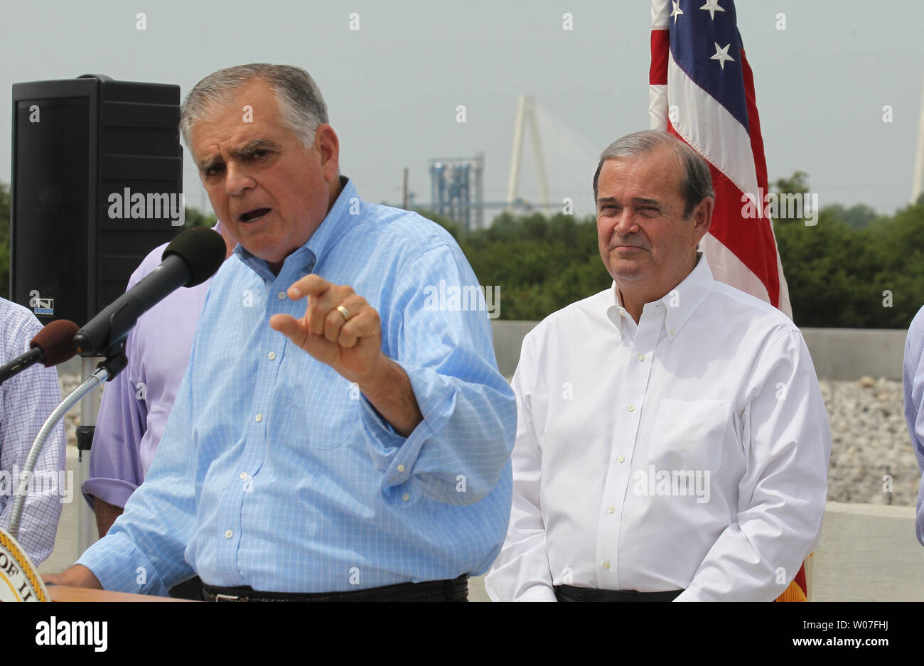Rep jerry costello hi-res stock photography and images - Alamy