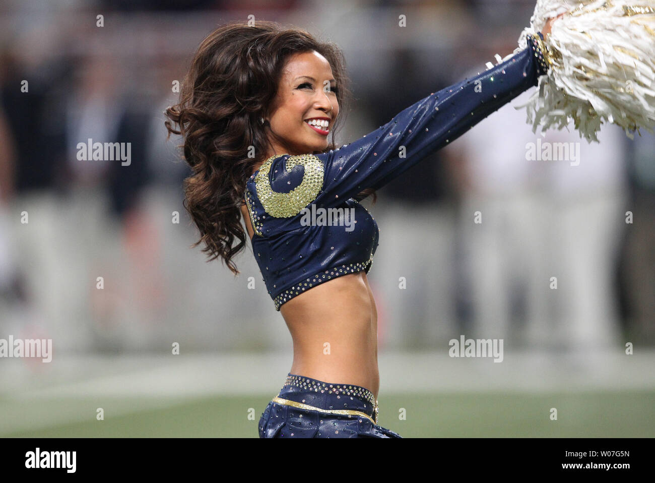 Rams cheerleader hi-res stock photography and images - Alamy