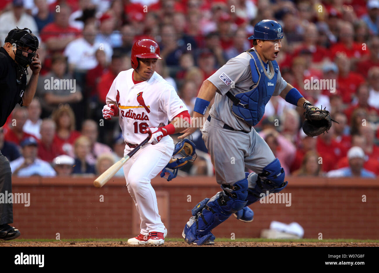 St. Louis Cardinals Kolten Wong takes off for first base after Los ...