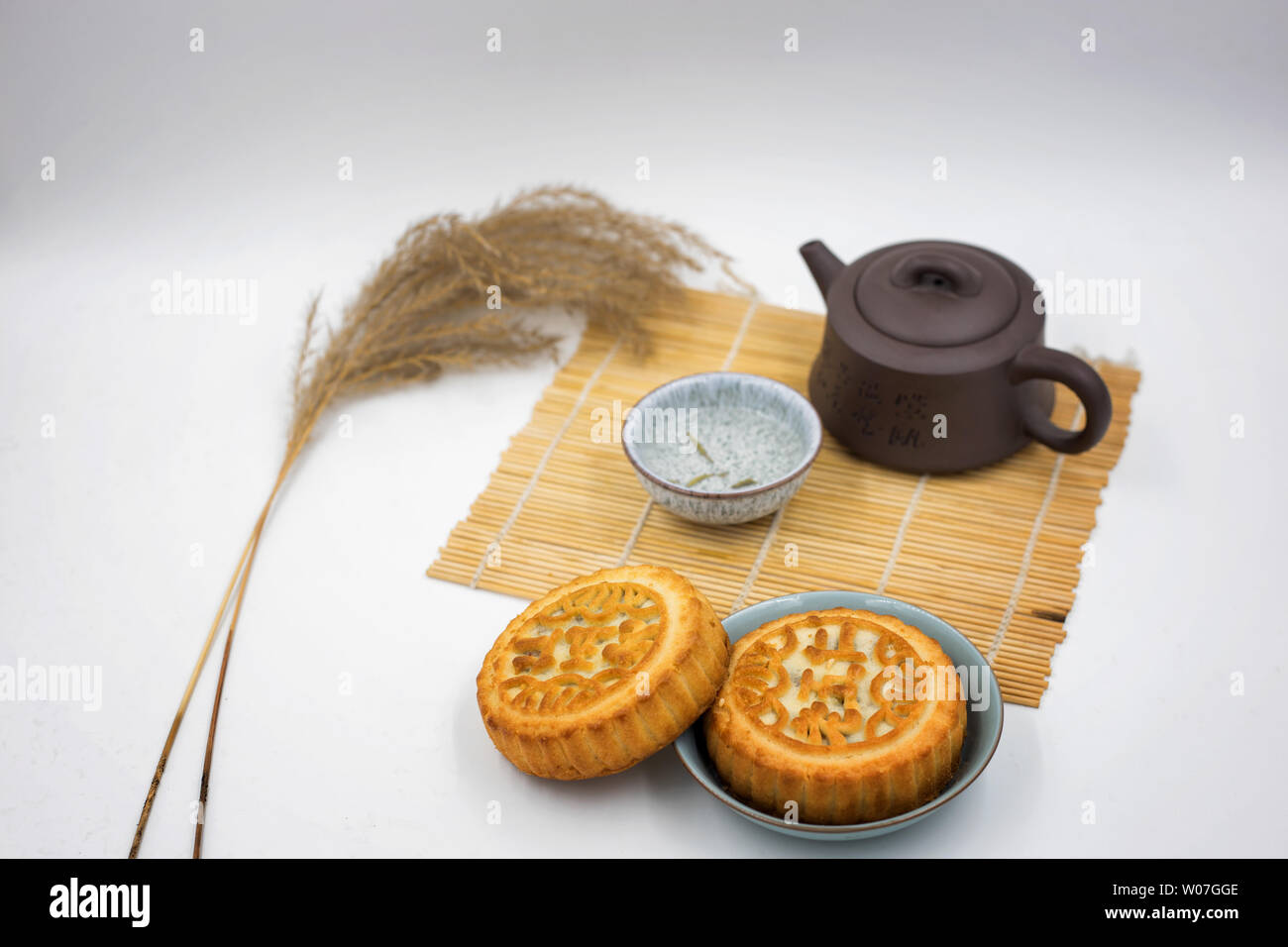 Chinese traditional cuisine Mid-Autumn Festival moon cake tea set Stock ...