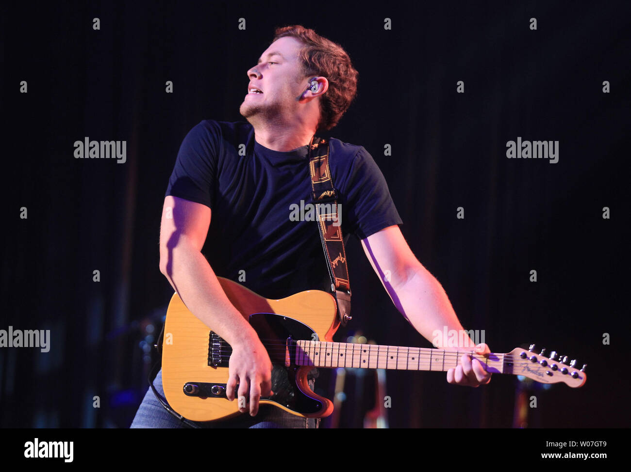 Scotty mccreery in concert hi-res stock photography and images - Alamy