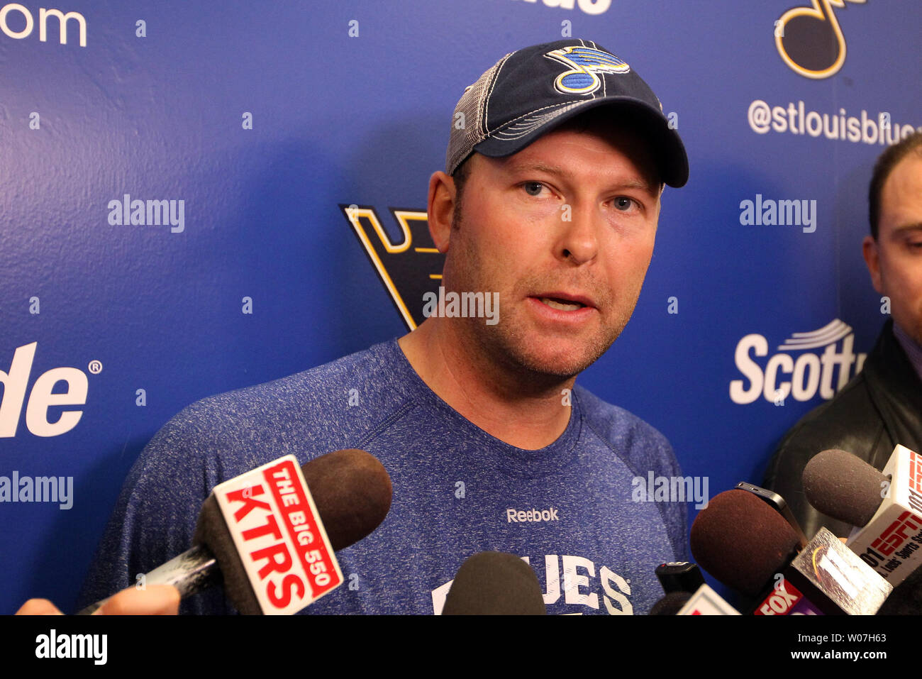 Martin brodeur blues hi-res stock photography and images - Alamy