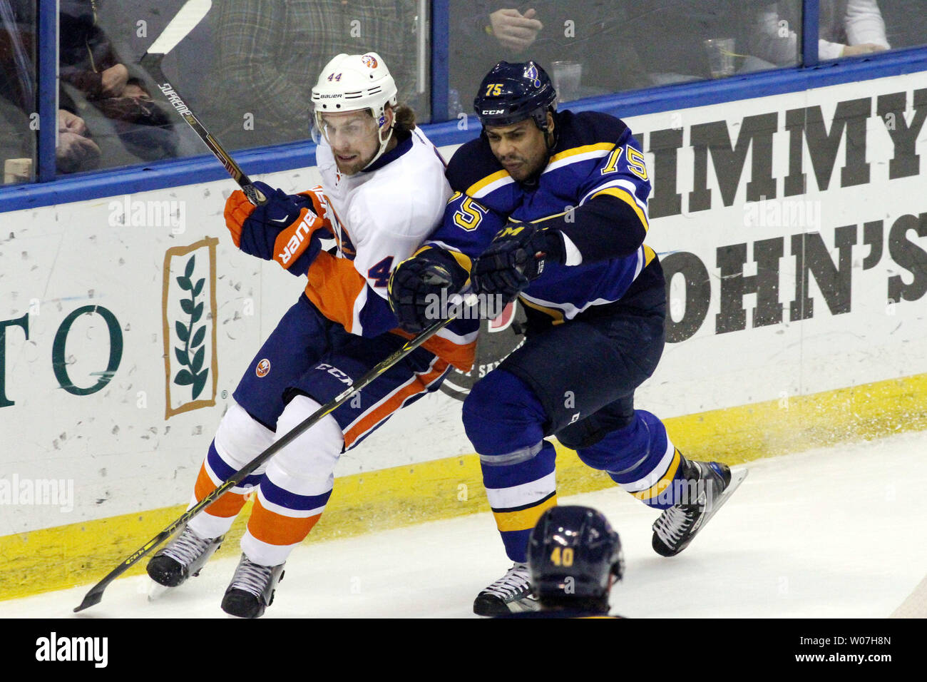 New York Islanders Calvin de Haan races St. Louis Blues Ryan Reaves to ...