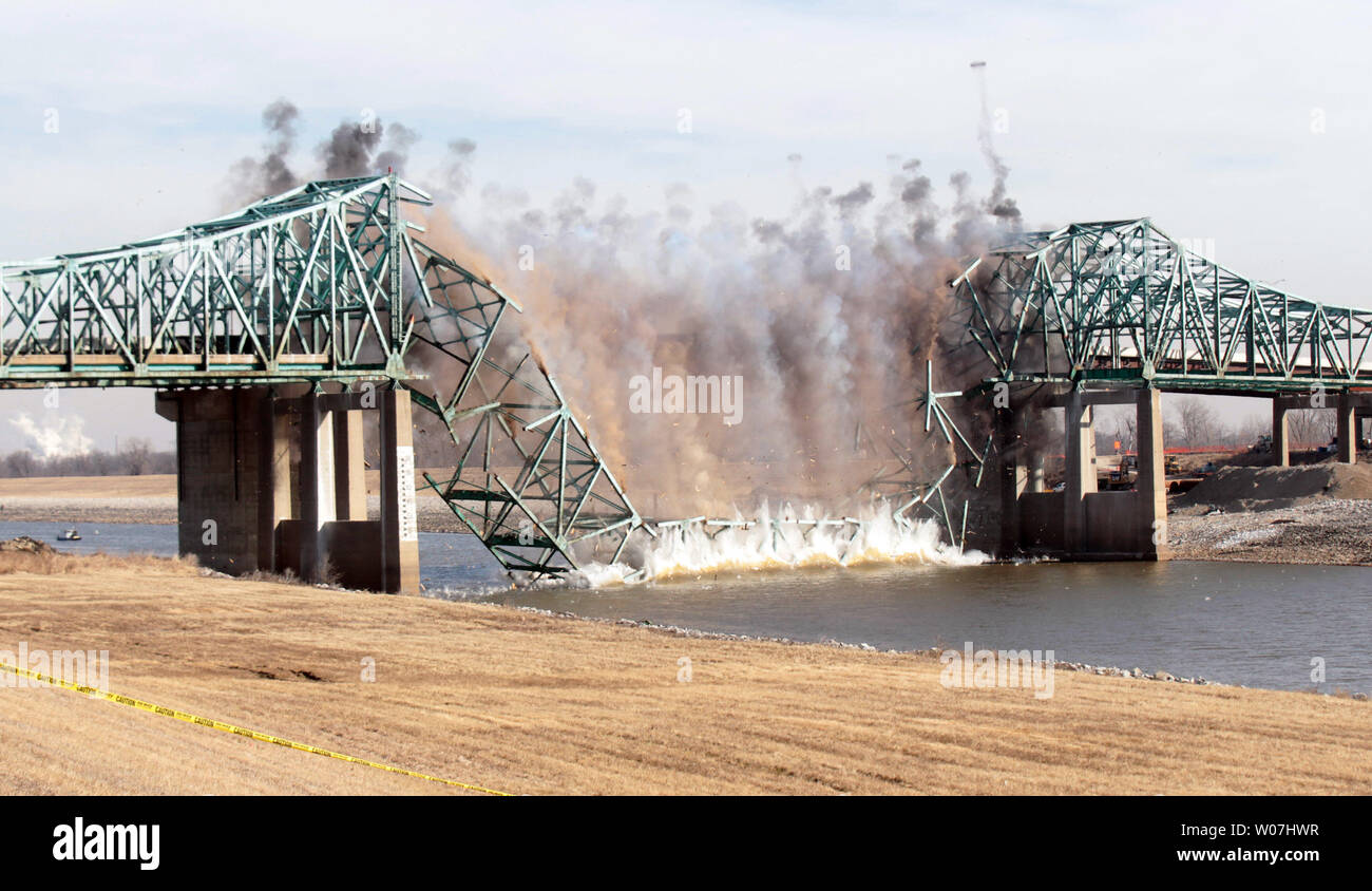 Explosion bridges hi-res stock photography and images - Alamy