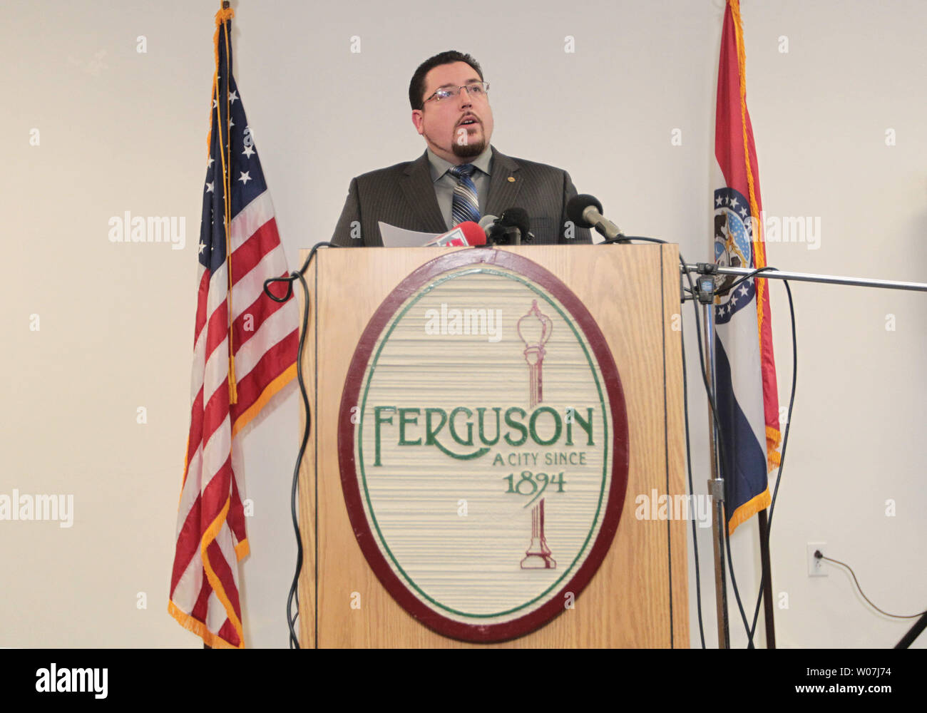 James knowles hi-res stock photography and images - Alamy