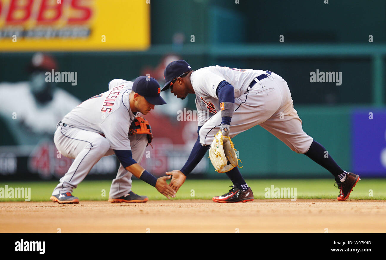Detroit Tigers Jose Iglesias (L) and Rajai Davis exchange handshakes ...