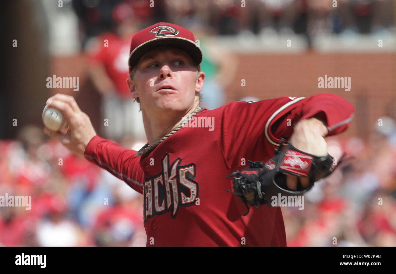 Arizona Diamondbacks starting pitcher Chase Anderson delivers a pitch ...