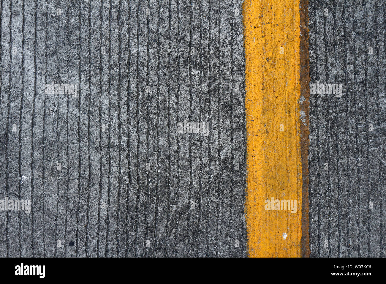 Road divider concrete hi-res stock photography and images - Alamy