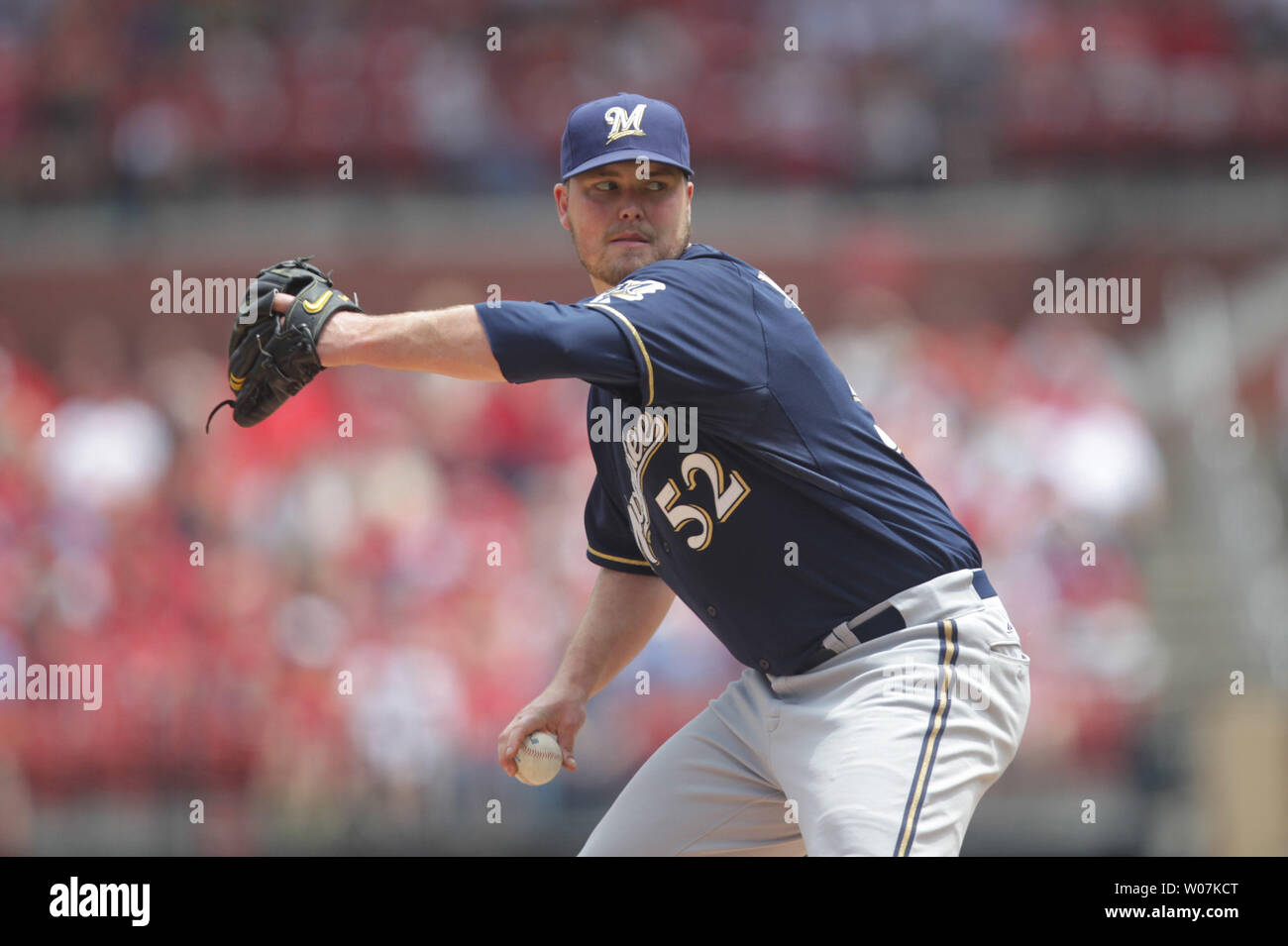 Milwaukee Brewers starting pitcher Jimmy Nelson delivers a pitch to the ...